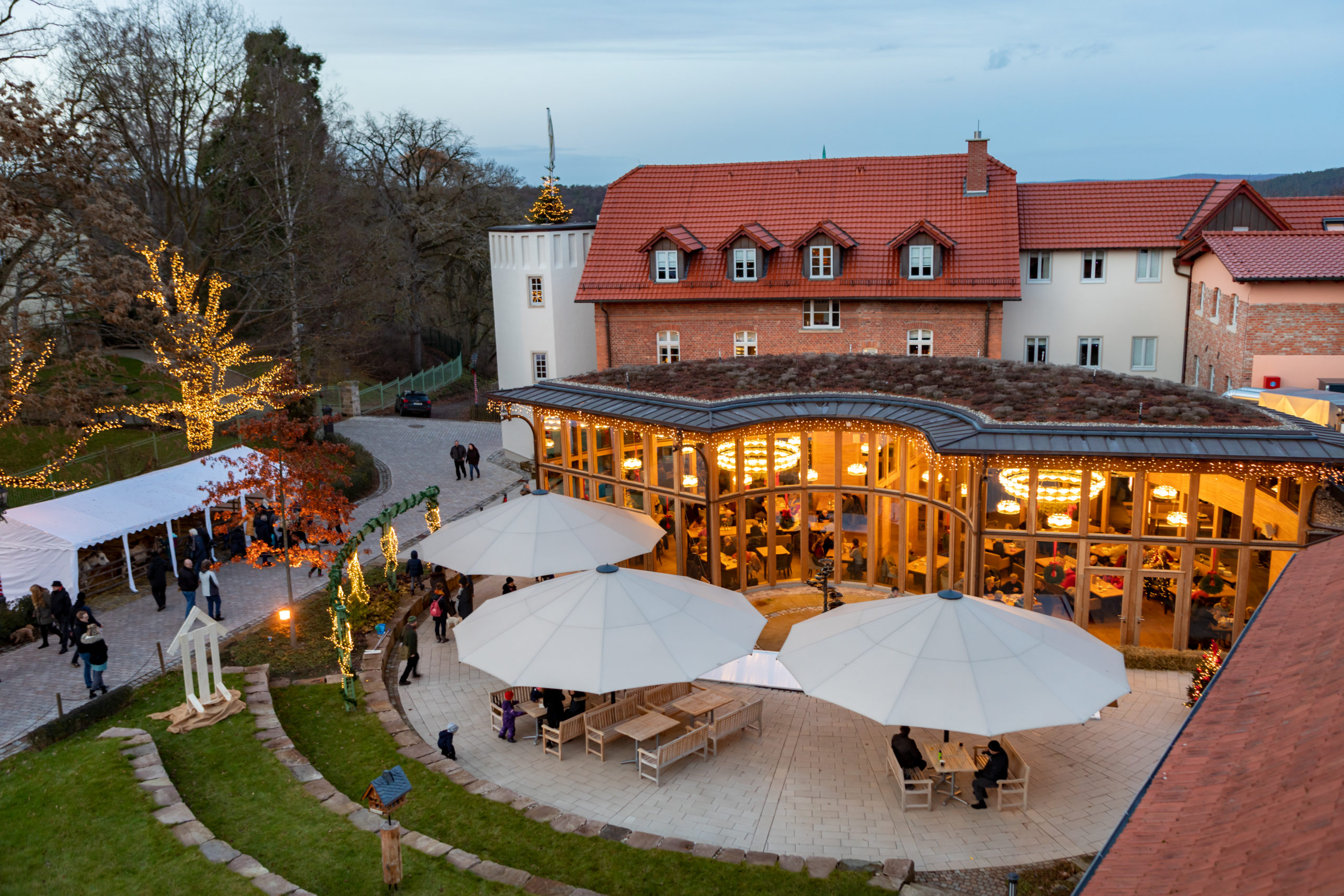 ES WIRD FESTLICH AUF SCHLOSS LANDAU - Schloss-Landau